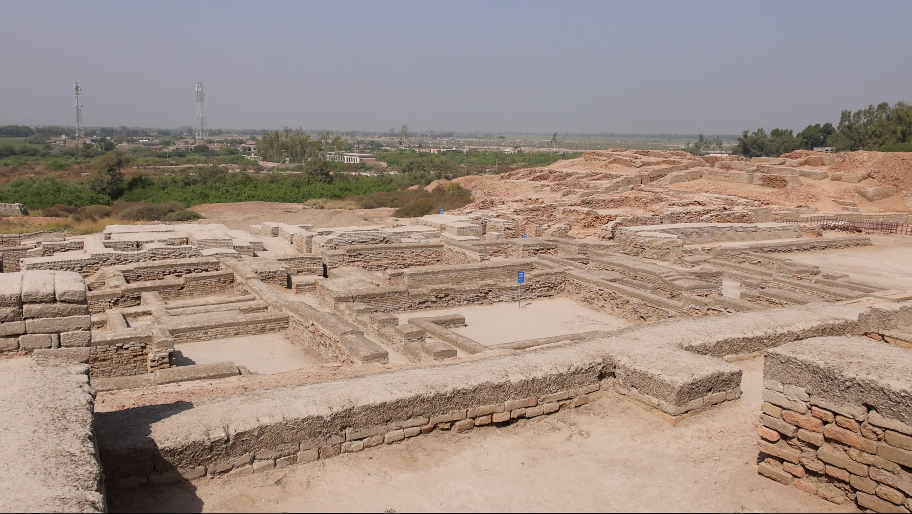 Description Of Mohenjo Daro