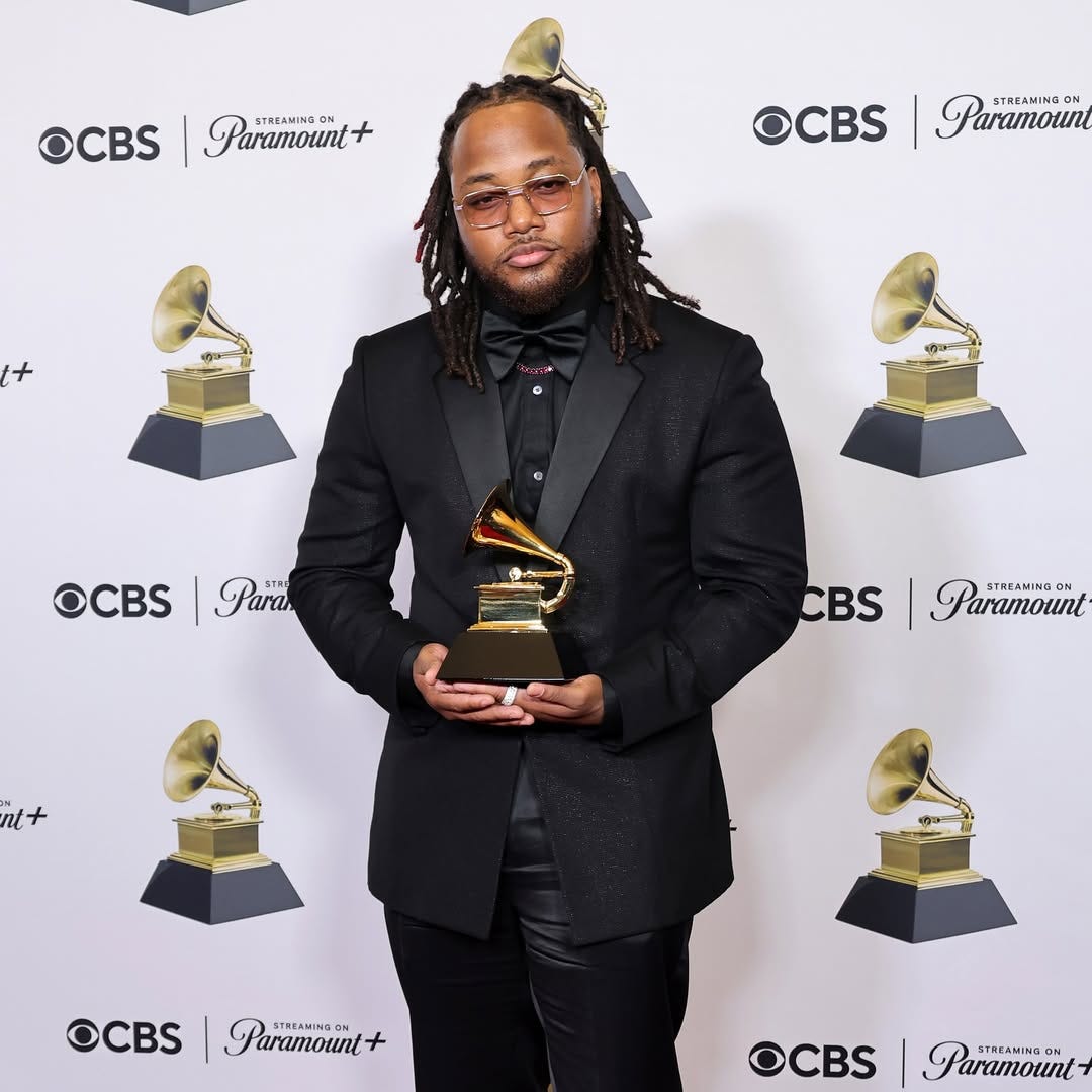Conheça Leon Thomas: indicado ao Grammy 2026 que compôs para SZA, Drake ...