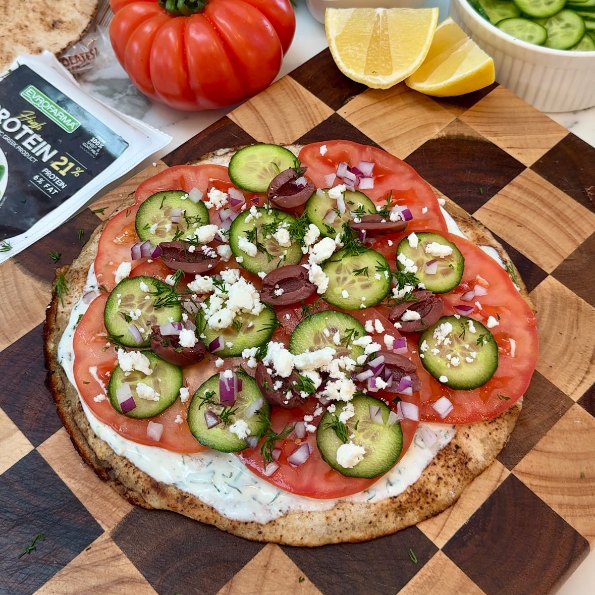 DAY 22: GREEK STYLE FLATBREAD PIZZA 🍕