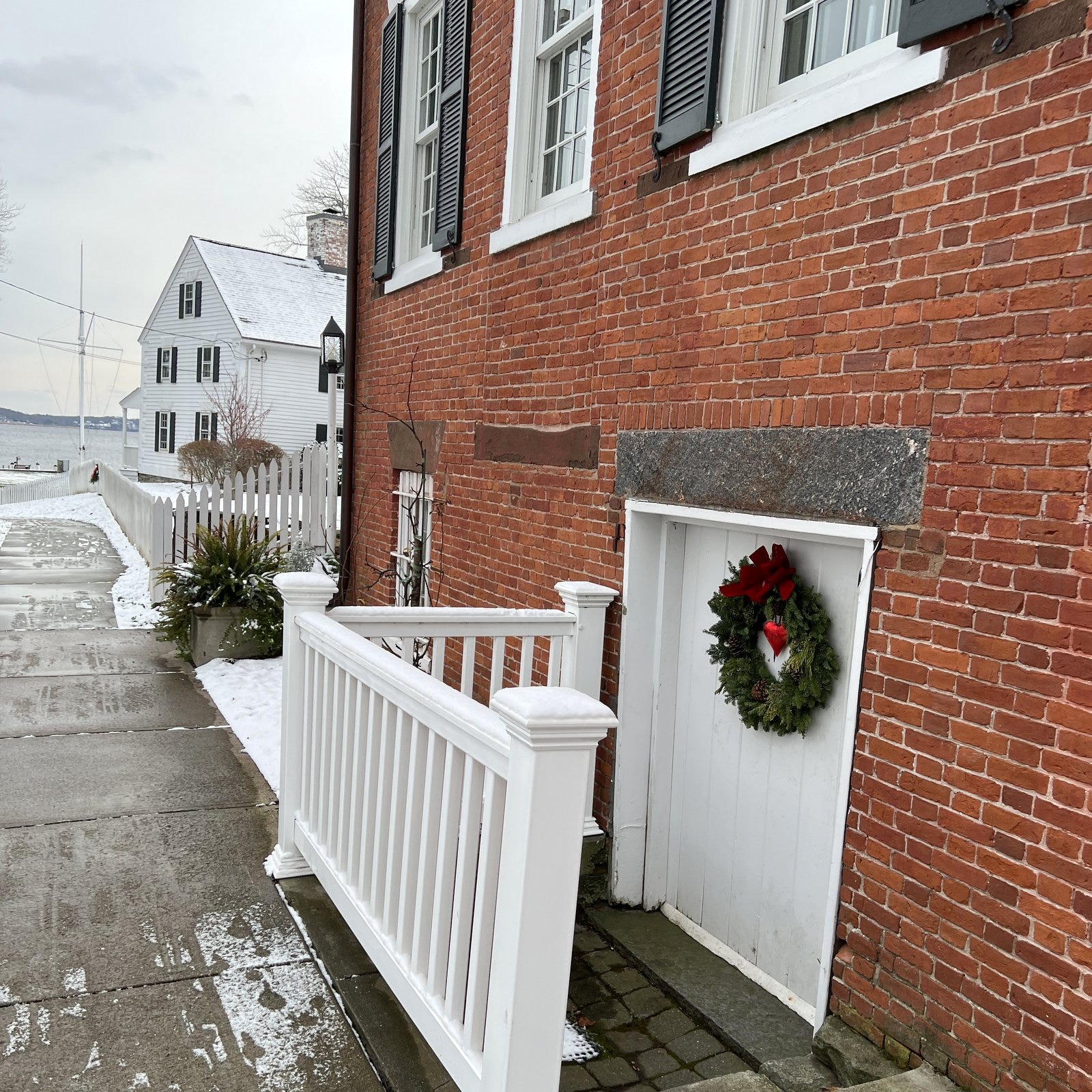 The Way of the WASP: New England Christmas Decorations