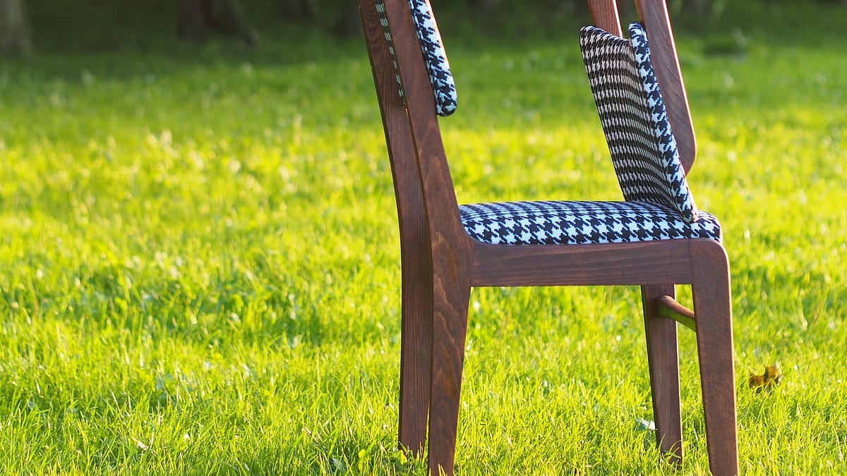 Do Chairs Exist? - A Reflection on a Popular Format