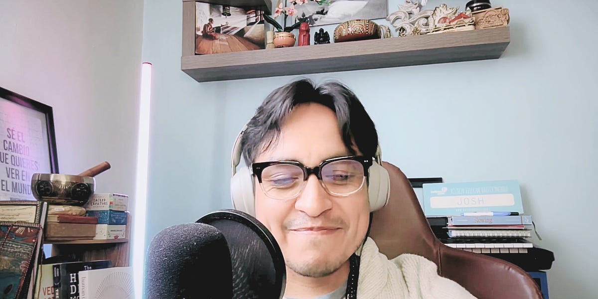 Más allá de sólo retomar un Podcast - by Josh Medina