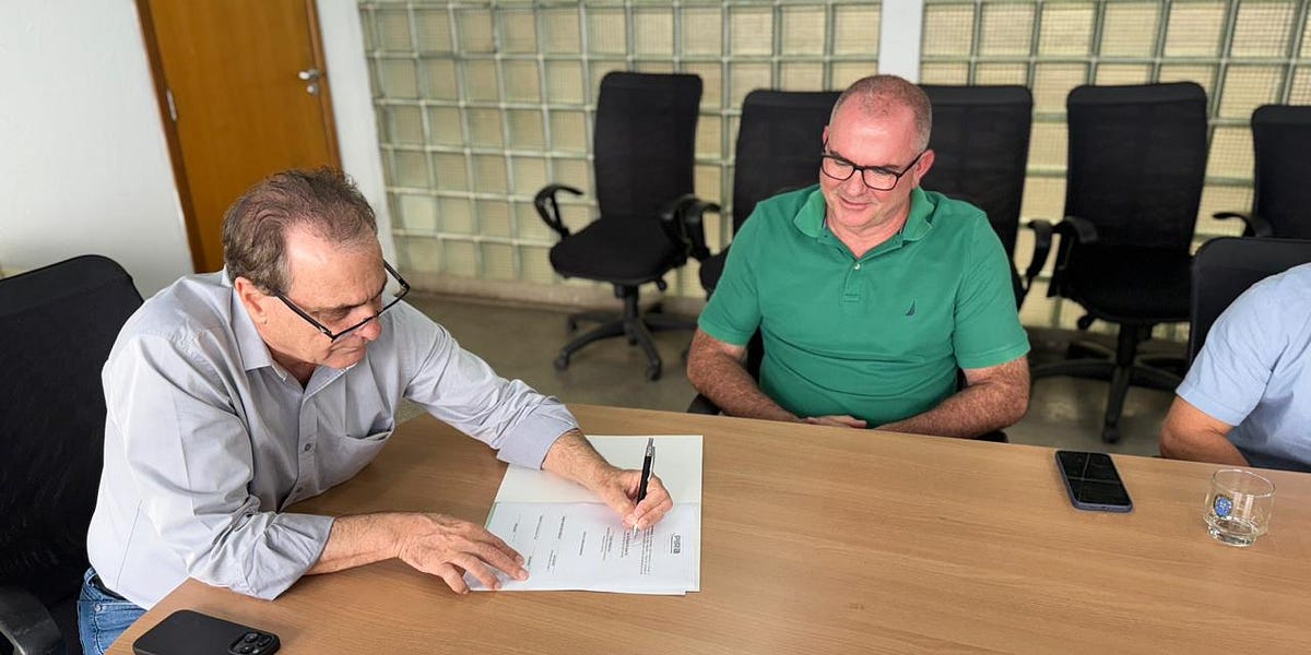 Helinho Zanatta assina termos de regularização de hangares do Aeroporto ...