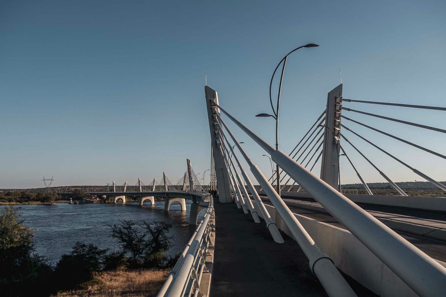 Bridging the Zambezi - The Continent