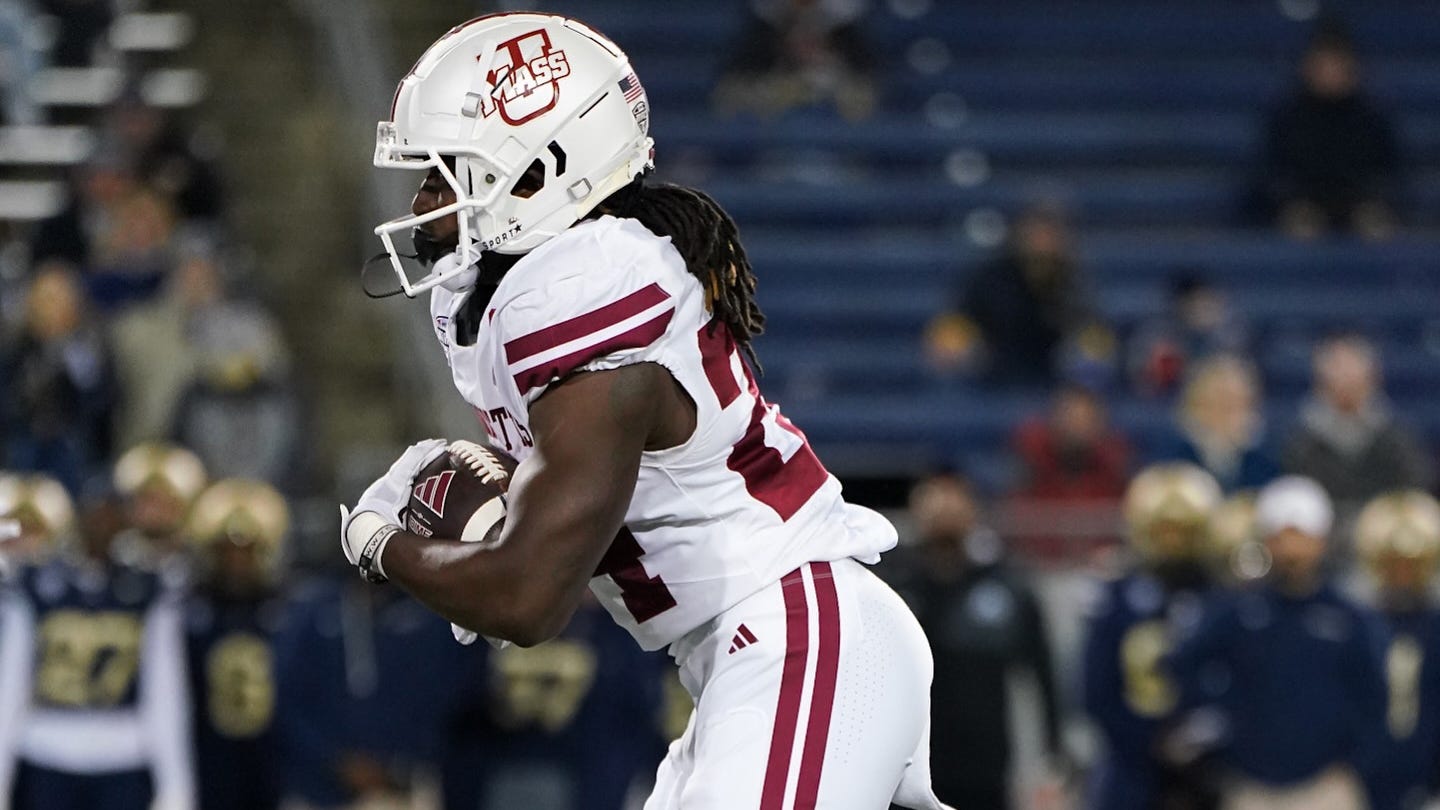 UMass Expecting Battle From Northern Illinois