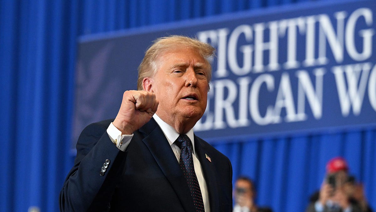 Trump’s Live Music ‘Party’ Falls Apart in Latest Humiliation