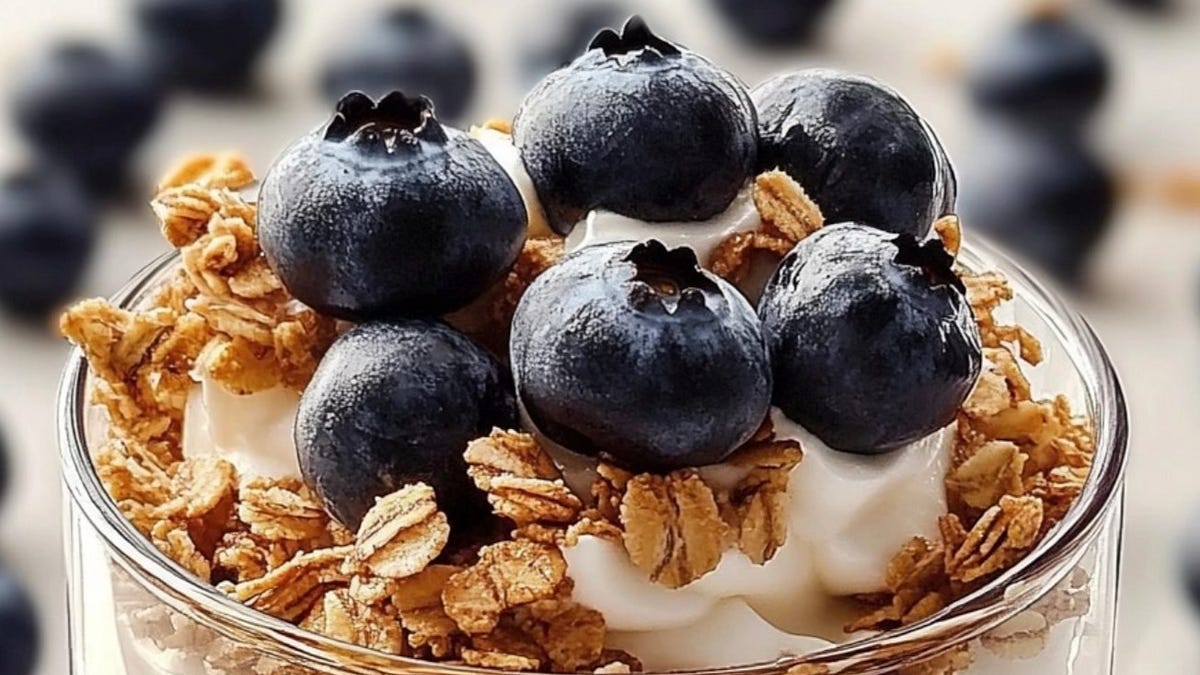 Tiny Treats, Big Flavor: Easy No-Bake Blueberry Cheesecake Shooters