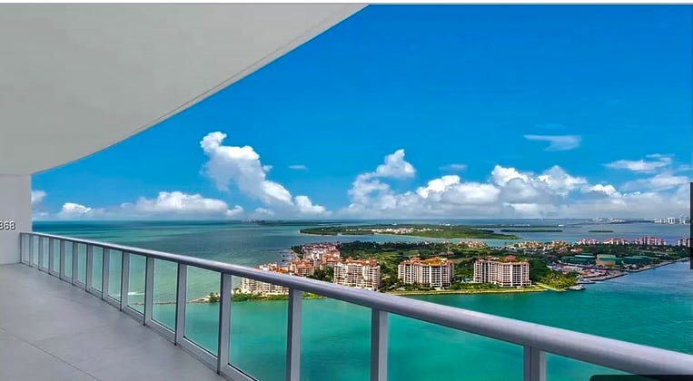 Sarah Kellen Jeffrey Epstein: is she a Victim or an Abuser?