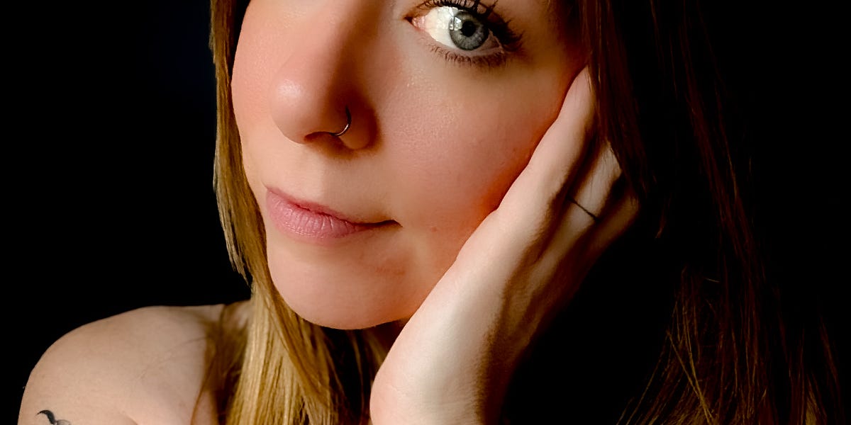 The Messy Essay - by Darkly, Amber-Lynne