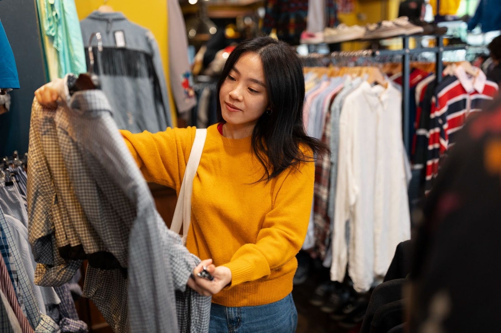 Tren Fashion Lokal di Tengah Dominasi Brand Internasional di Department ...