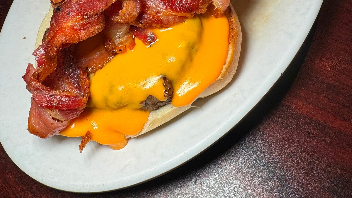 Barnacle Bill’s: The Burger Everyone Mentions