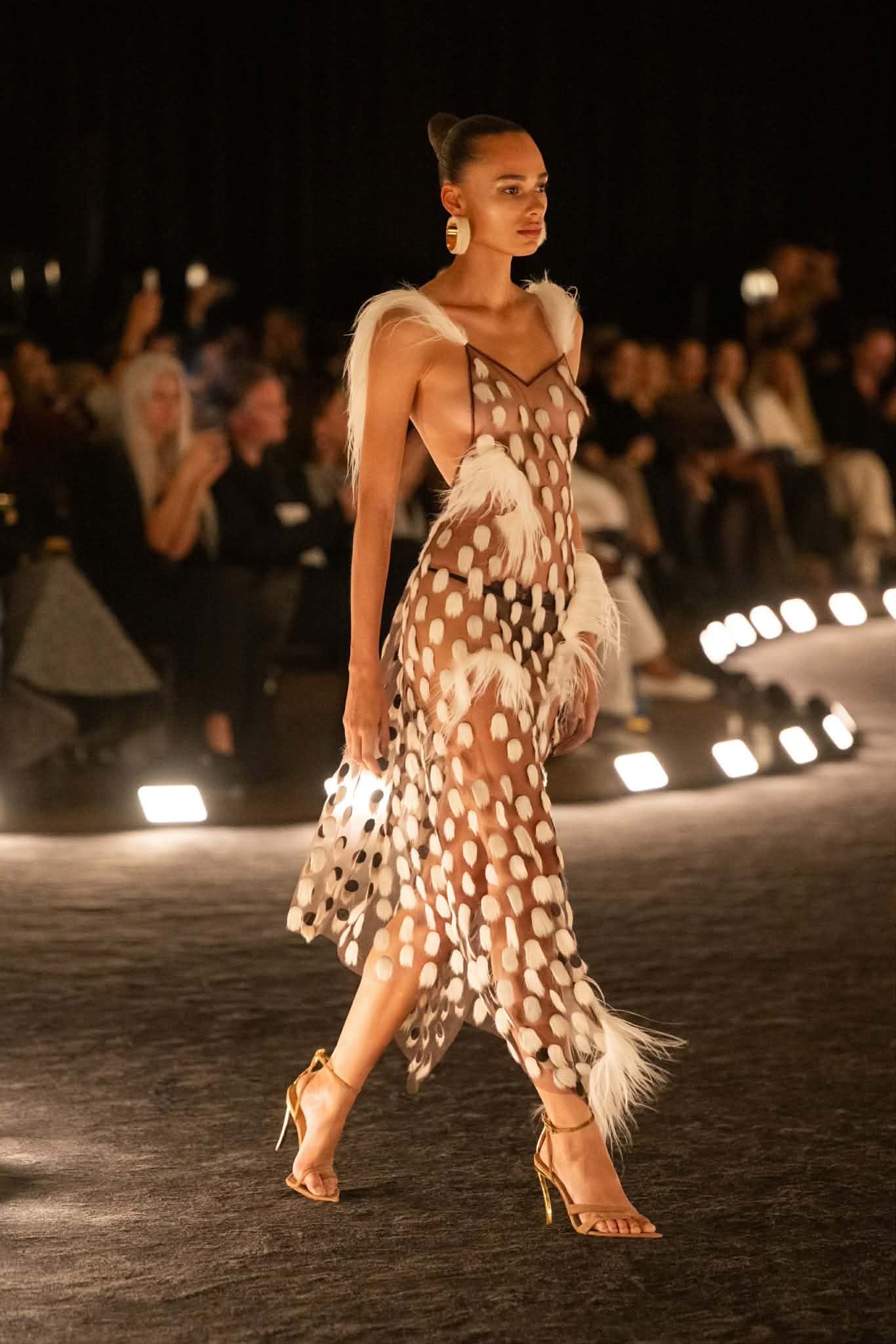 Paris Fashion Week: Schiaparelli - by Lyonie Rancourt