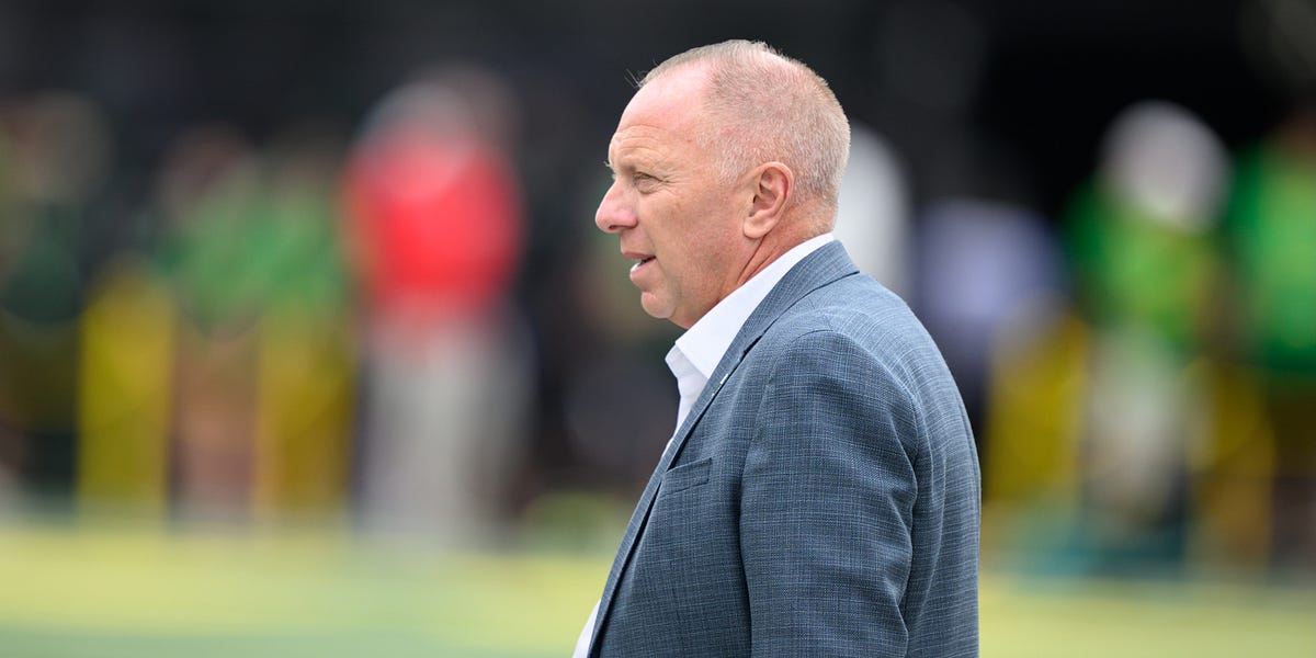 Comments - Canzano: 1-on-1 talk with Oregon Ducks AD Rob Mullens