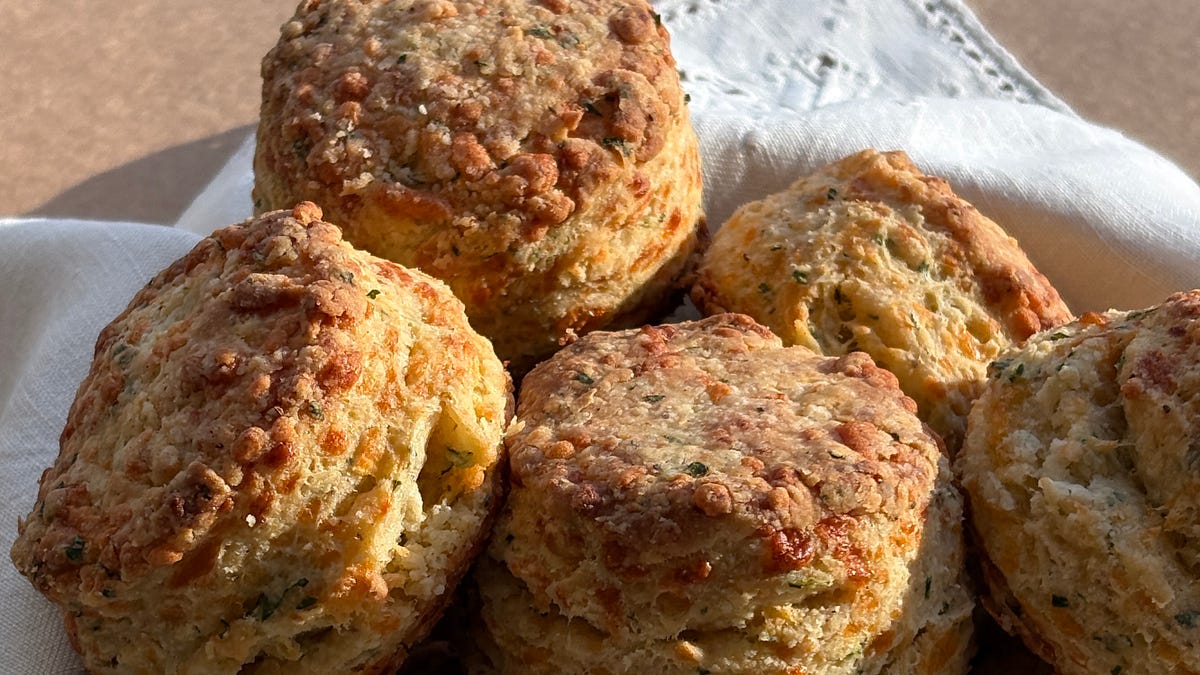 Romance, thy name is a hot biscuit - by shilpa uskokovic