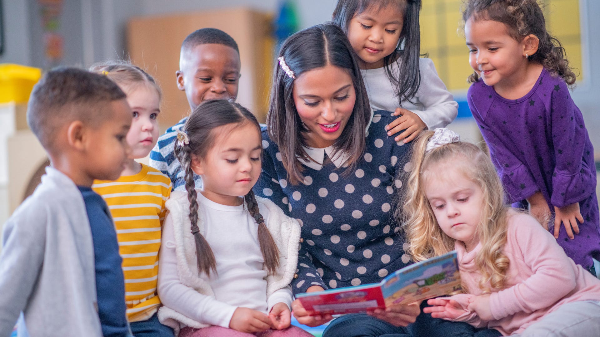Guía de lectura: Abril — Voces Infantiles y Juveniles