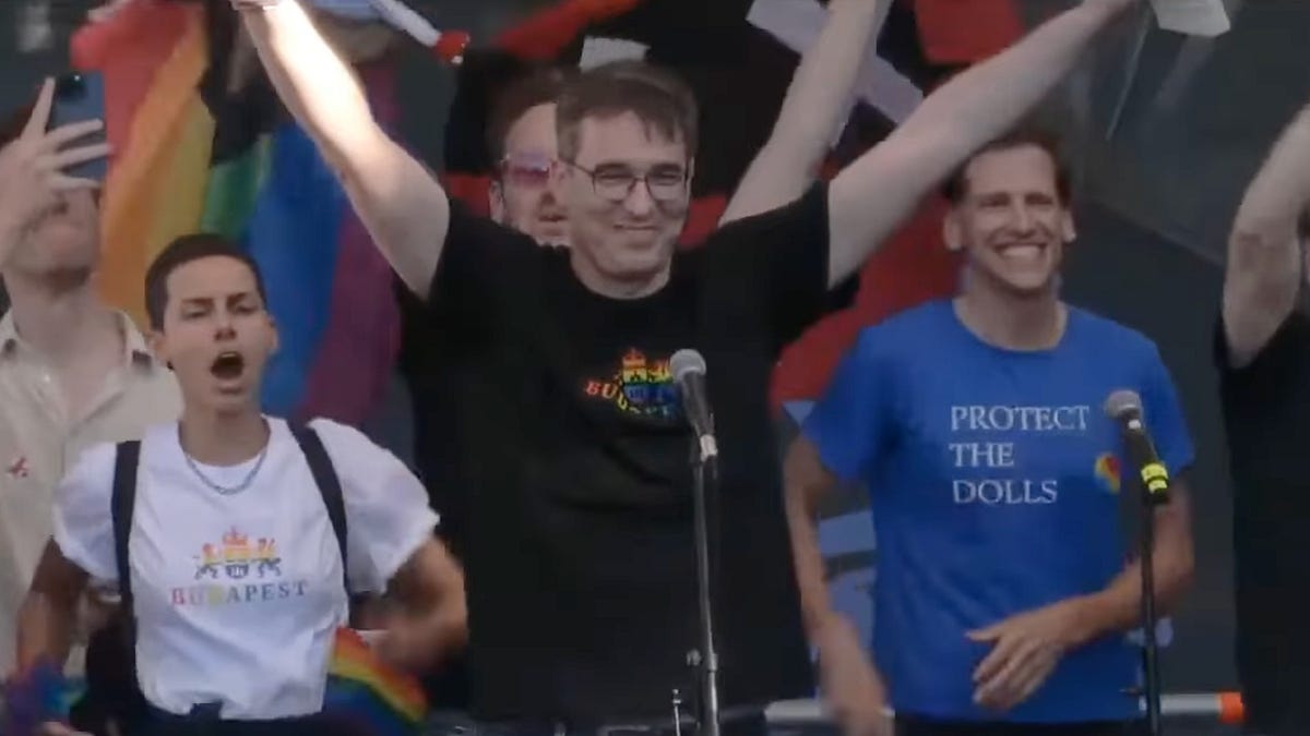 Criminal Charges Pressed Against Budapest Mayor After Hundreds of ...