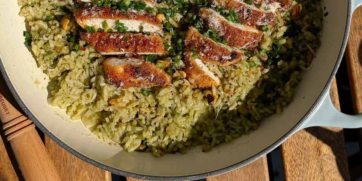 one pot crispy chicken + pesto rice 🌿 - by Emma Kula