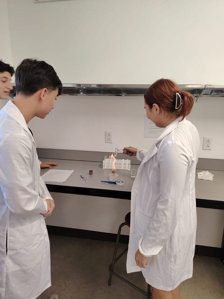 10.º GRADO EN LABORATORIO DE MEDICIONES Y DENSIDAD | 10TH GRADE IN ...