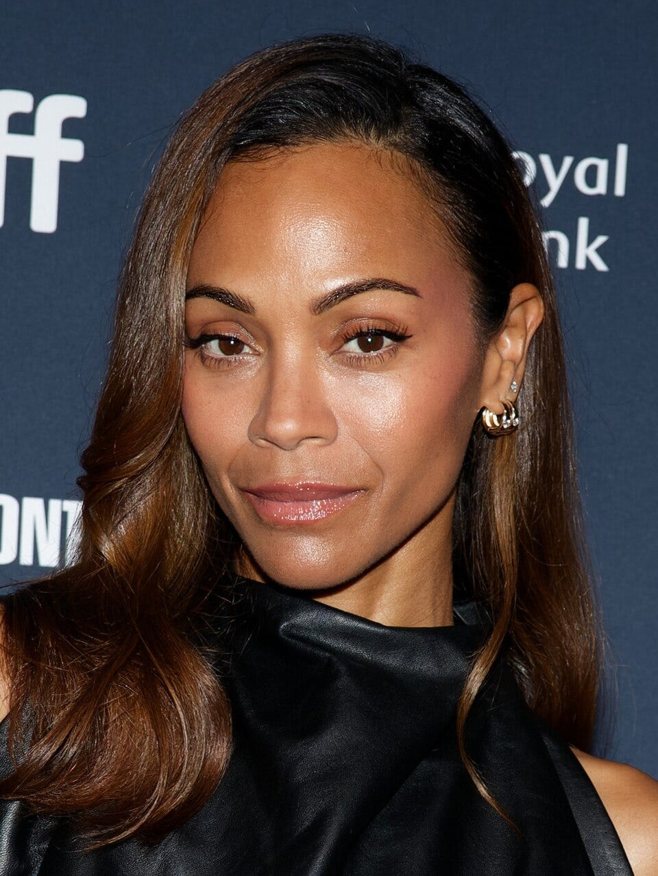 CLINTONS NO SHOW. TRUMP TOUTS ECONOMY AND GIVES HECKLER THE FINGER. BOX ...