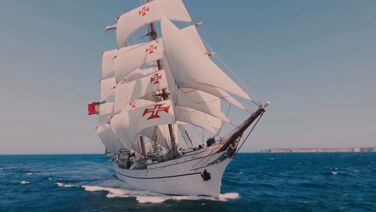 NRP Sagres da Marinha Portuguesa navegando junto à Ponta de Sagres rumo ...