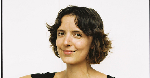 A micrófono cerrado por Cristina Mitre | Substack