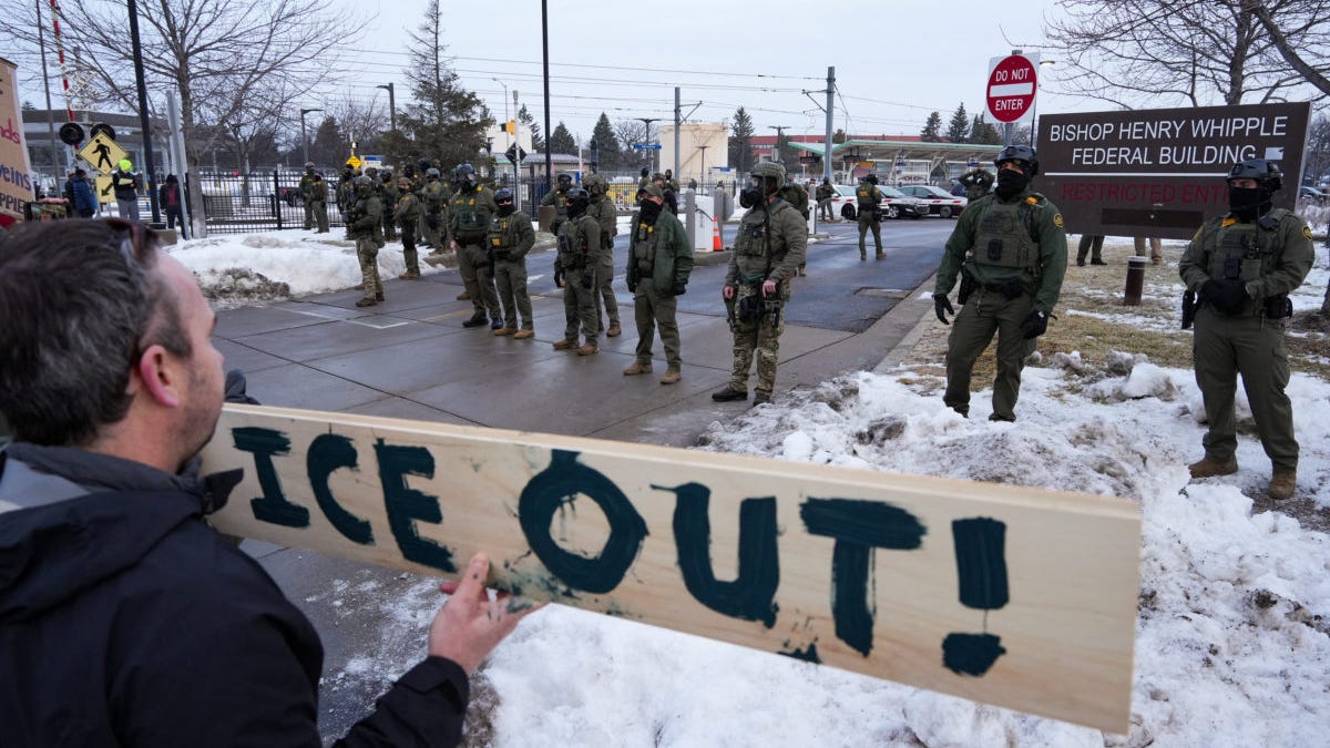 Jan 27: Mars and Pluto Conjoin as Uranus Turns Direct