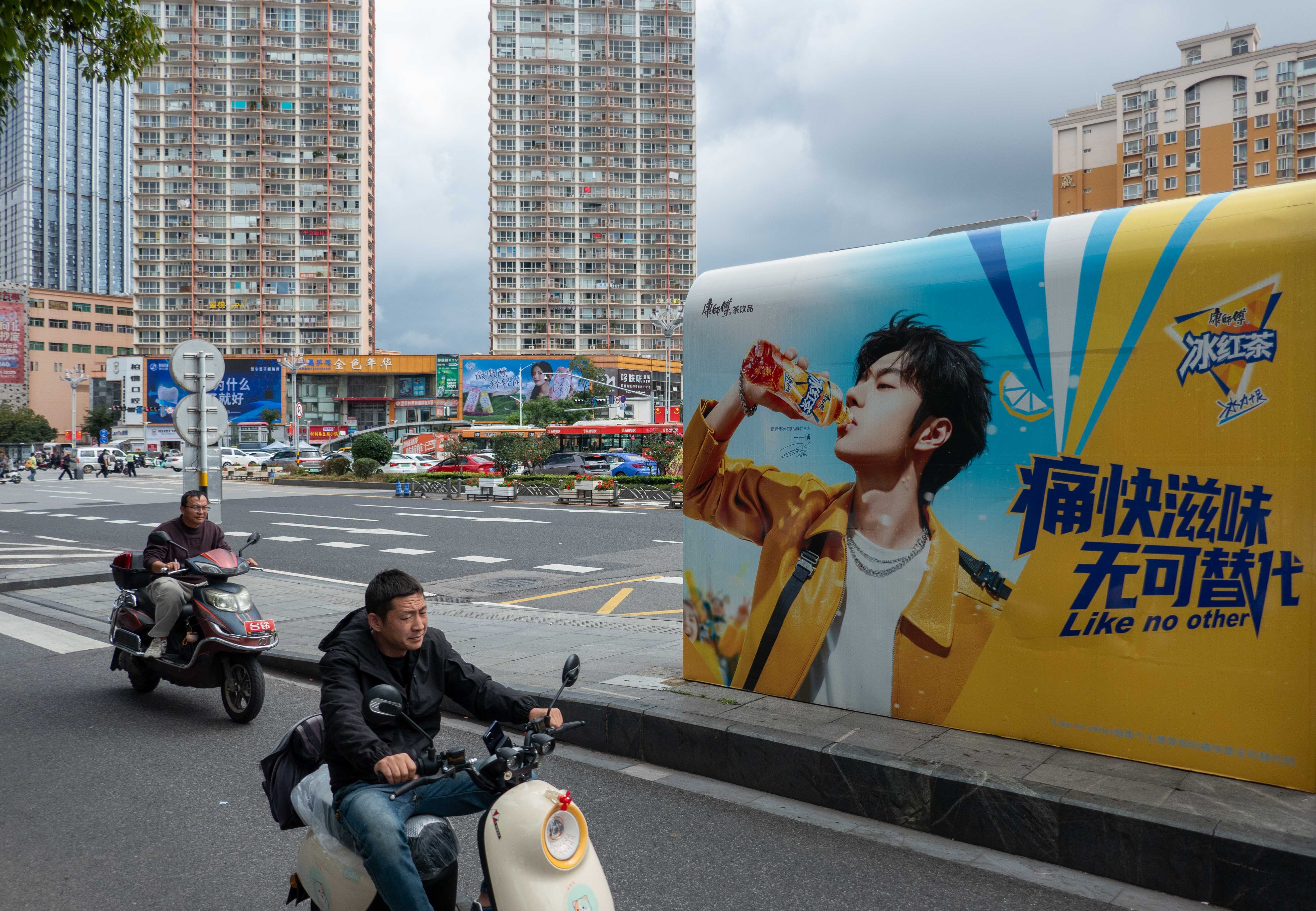 Walking Kunming (China) - Chris Arnade Walks the World