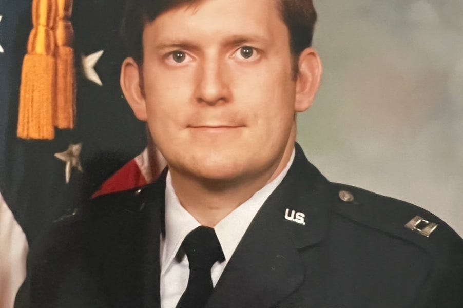 The Night a U.S. Air Force Top Gun Pilot Met the “British Roswell”UFO