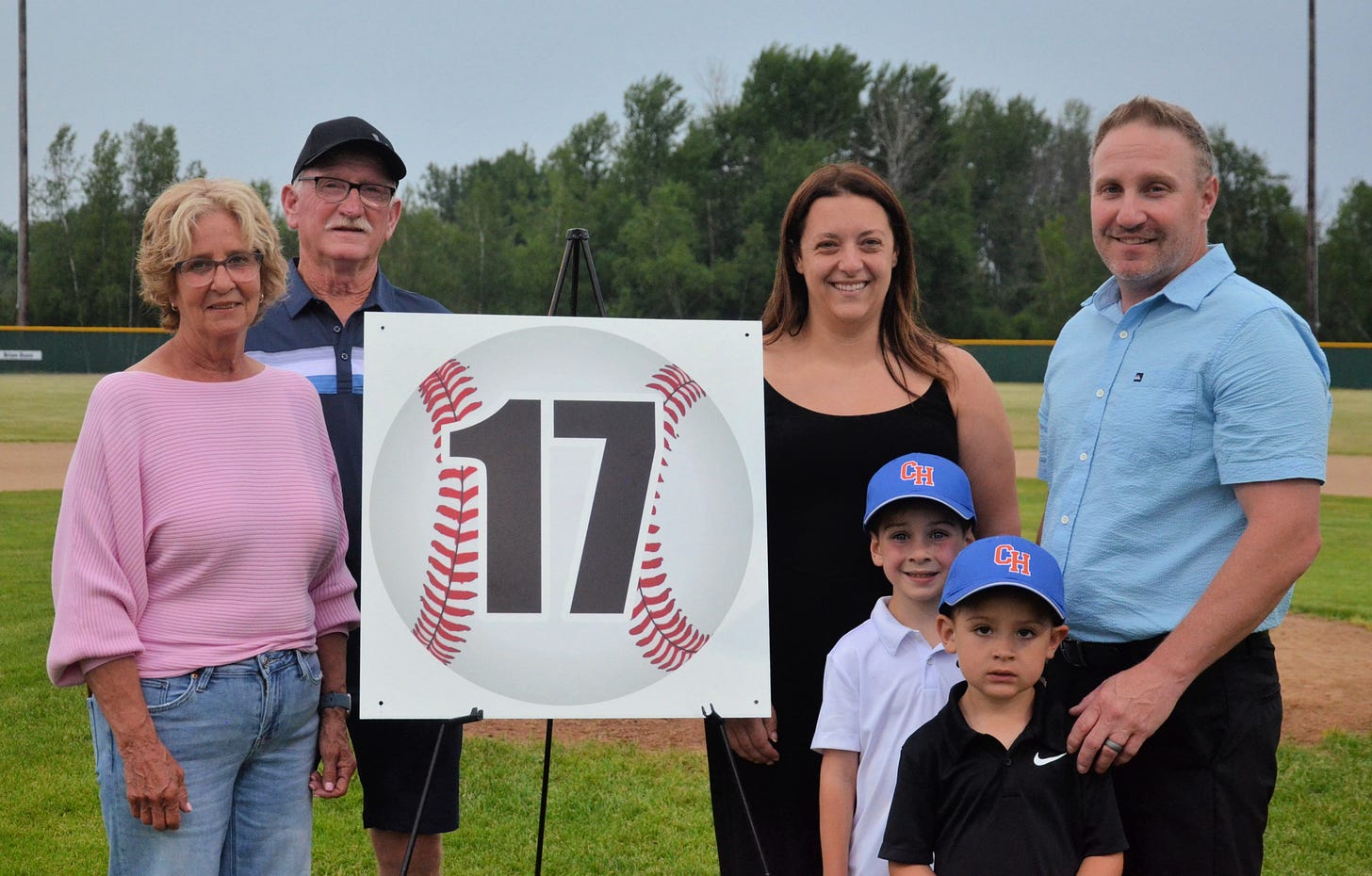 Pre-game ceremony celebrates former Tigers