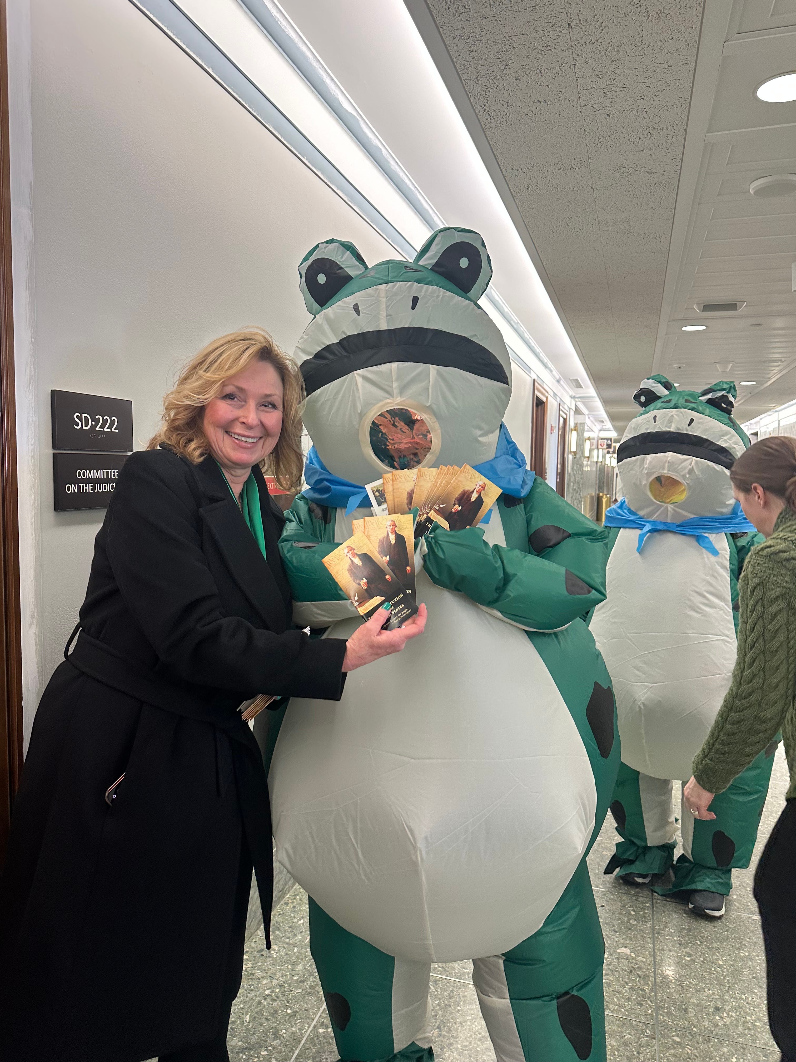 Portland Frogs deliver Constitutions to Congress... in style.