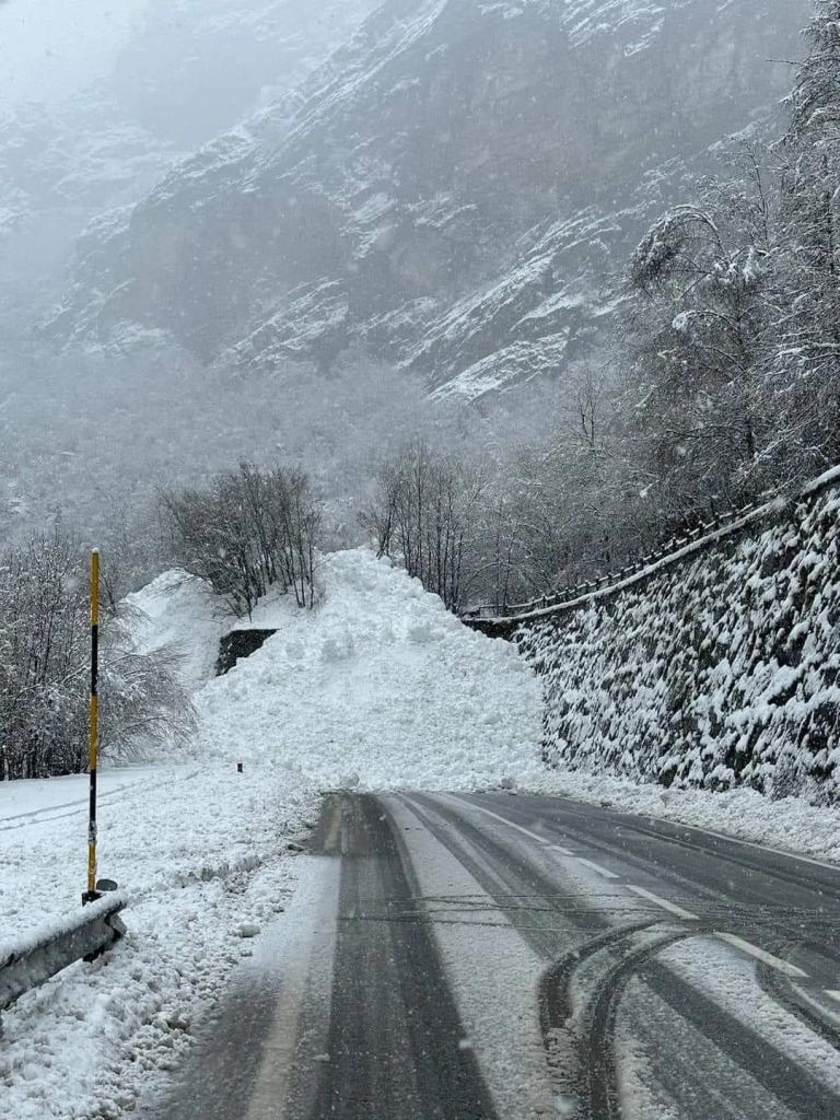 Avalanche Blocks Tunnel In Italy; Heavy Snow, Avalanches And Power ...