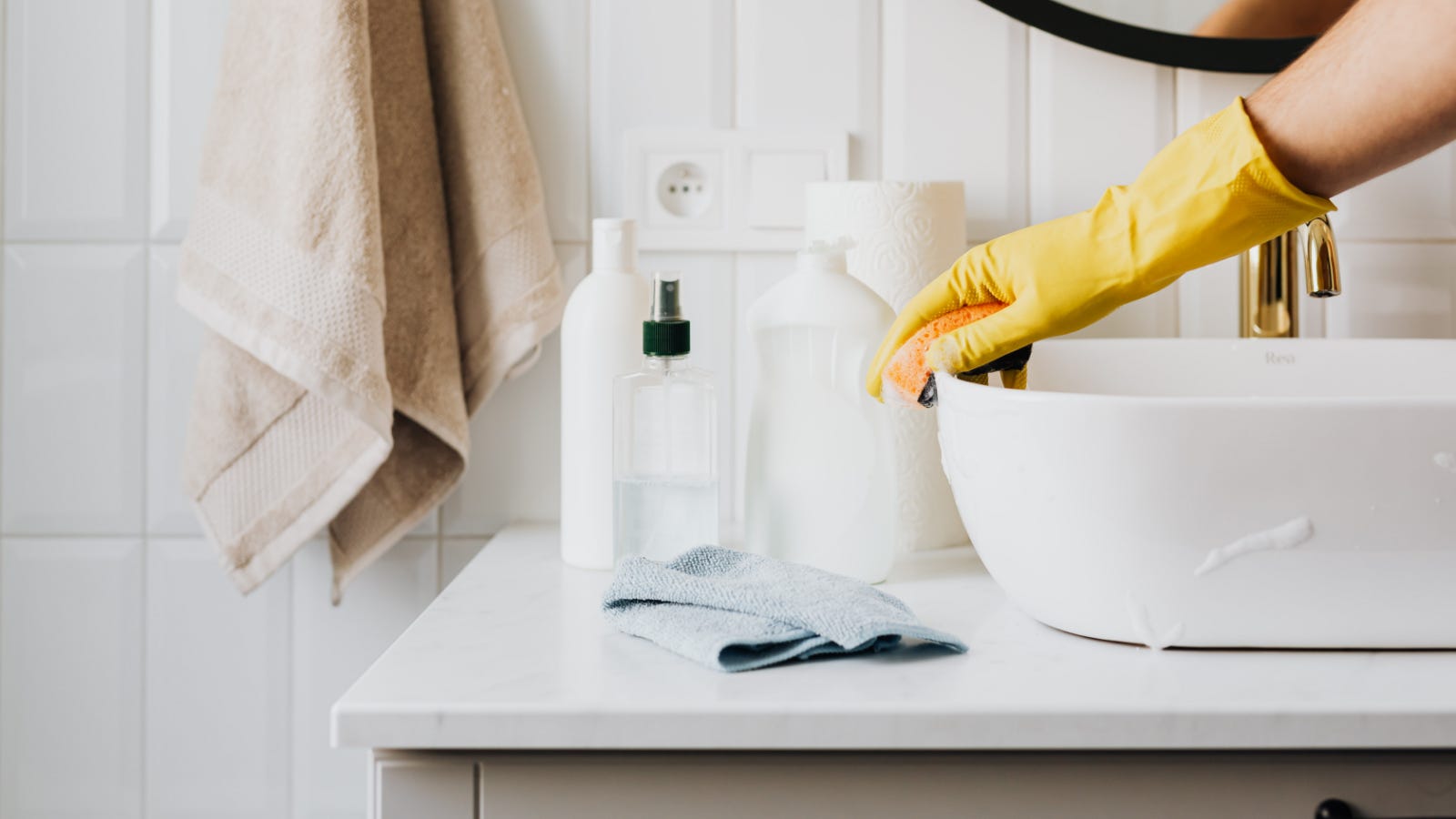 Why You Should Ditch the Chemicals and Make Your Own Herbal Cleaning ...