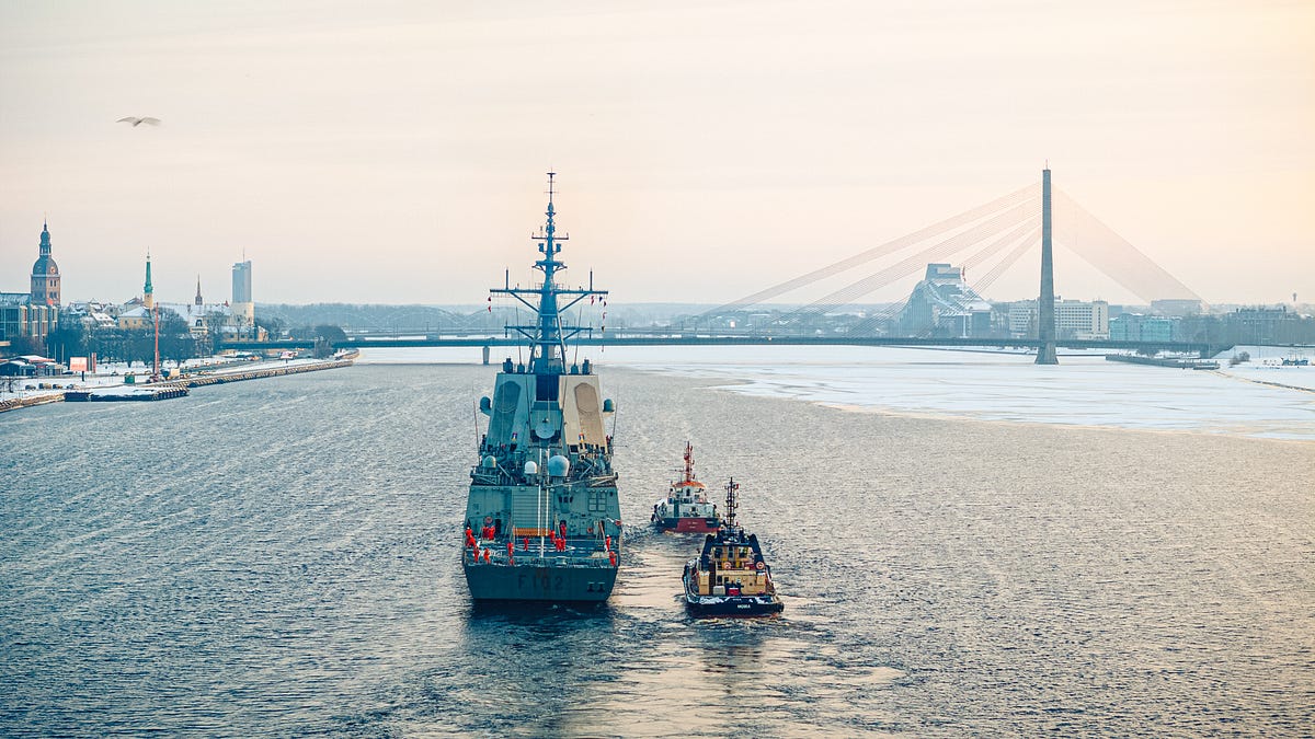 Fragata “Almirante Juan de Borbón” da “Armada” de Espanha na capital da ...