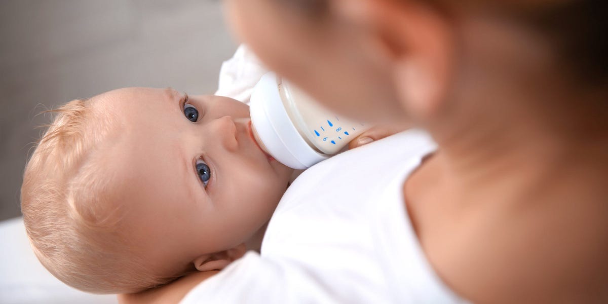 The Best Bottle Feeding Positions for Newborns