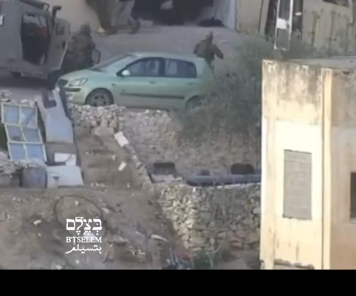 Footage: Israeli soldiers executing two Palestinians