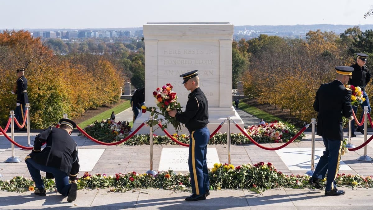ON THIS DAY IN HISTORY: November 11, 1921 – The Tomb of the Unknown ...
