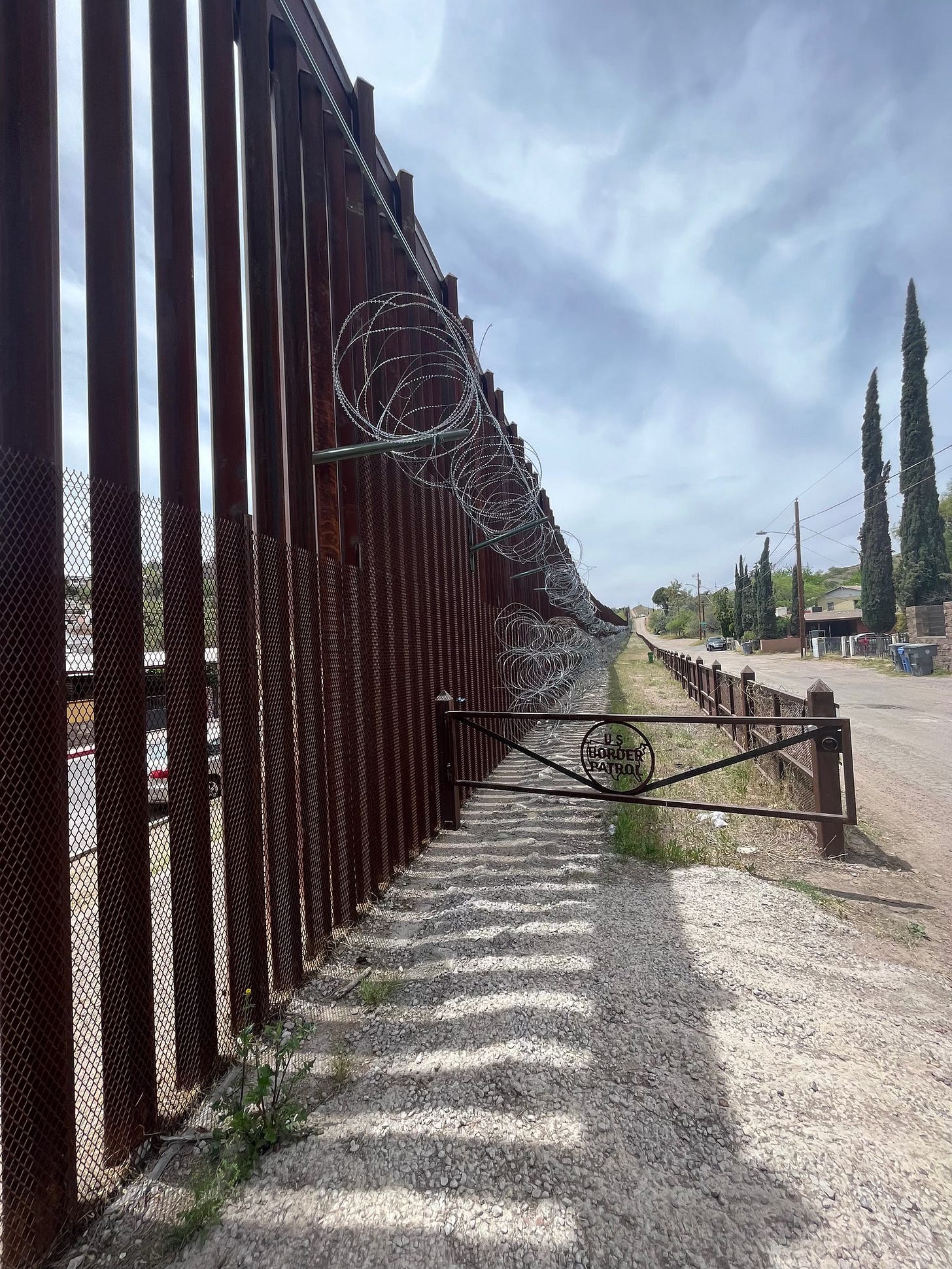 barbed wire border wall