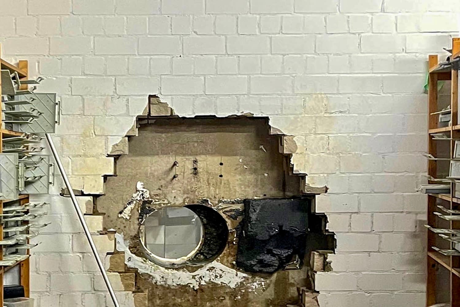 Shanaka Anslem Perera (@shanakaanslemperera): "Breaking: The fire alarm ...