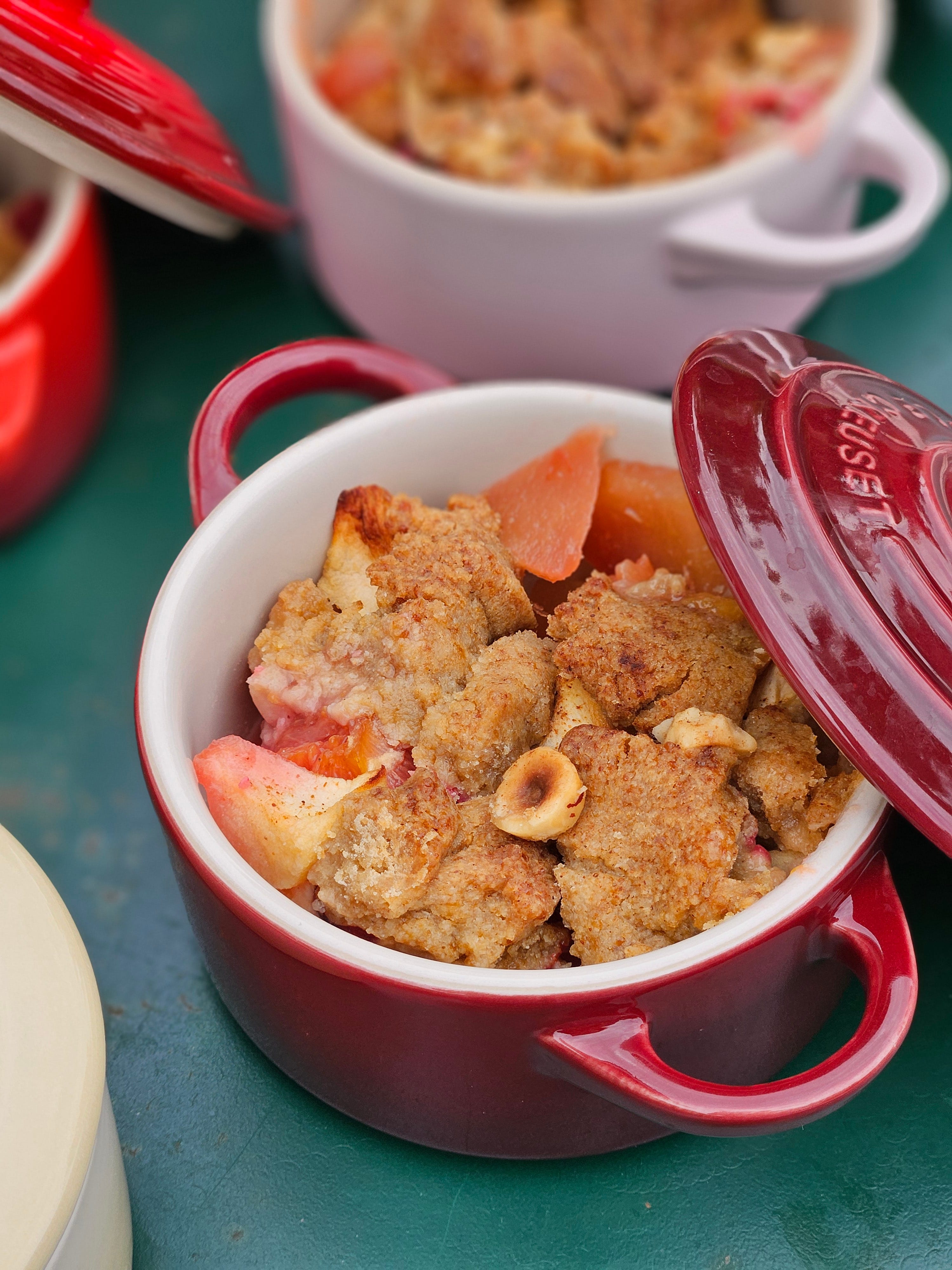 Crumble pommes & prunes - by Audrey Bourdin