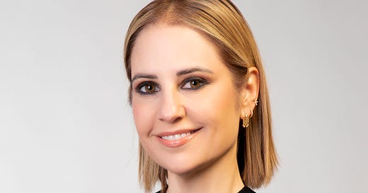 A micrófono cerrado por Cristina Mitre | Substack