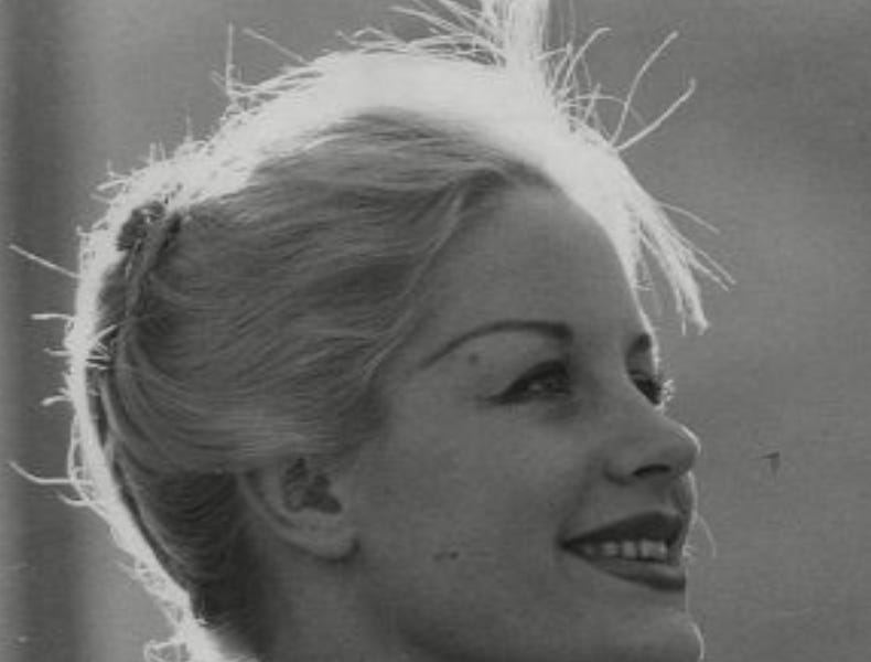 Look Back at Mary Ure - Self-Styled Siren