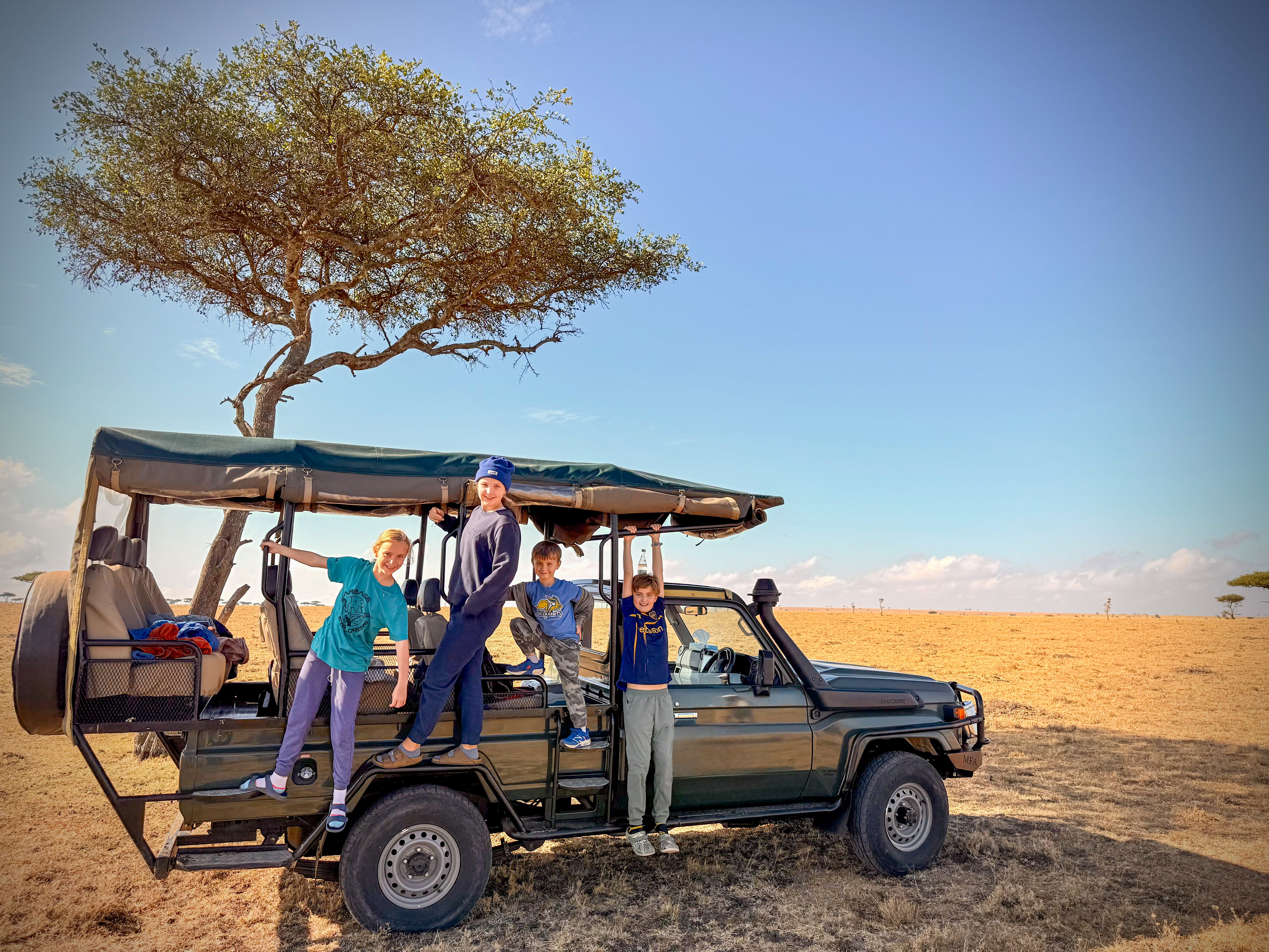 Kuwa na Krismasi Njema! - The Esser Safari