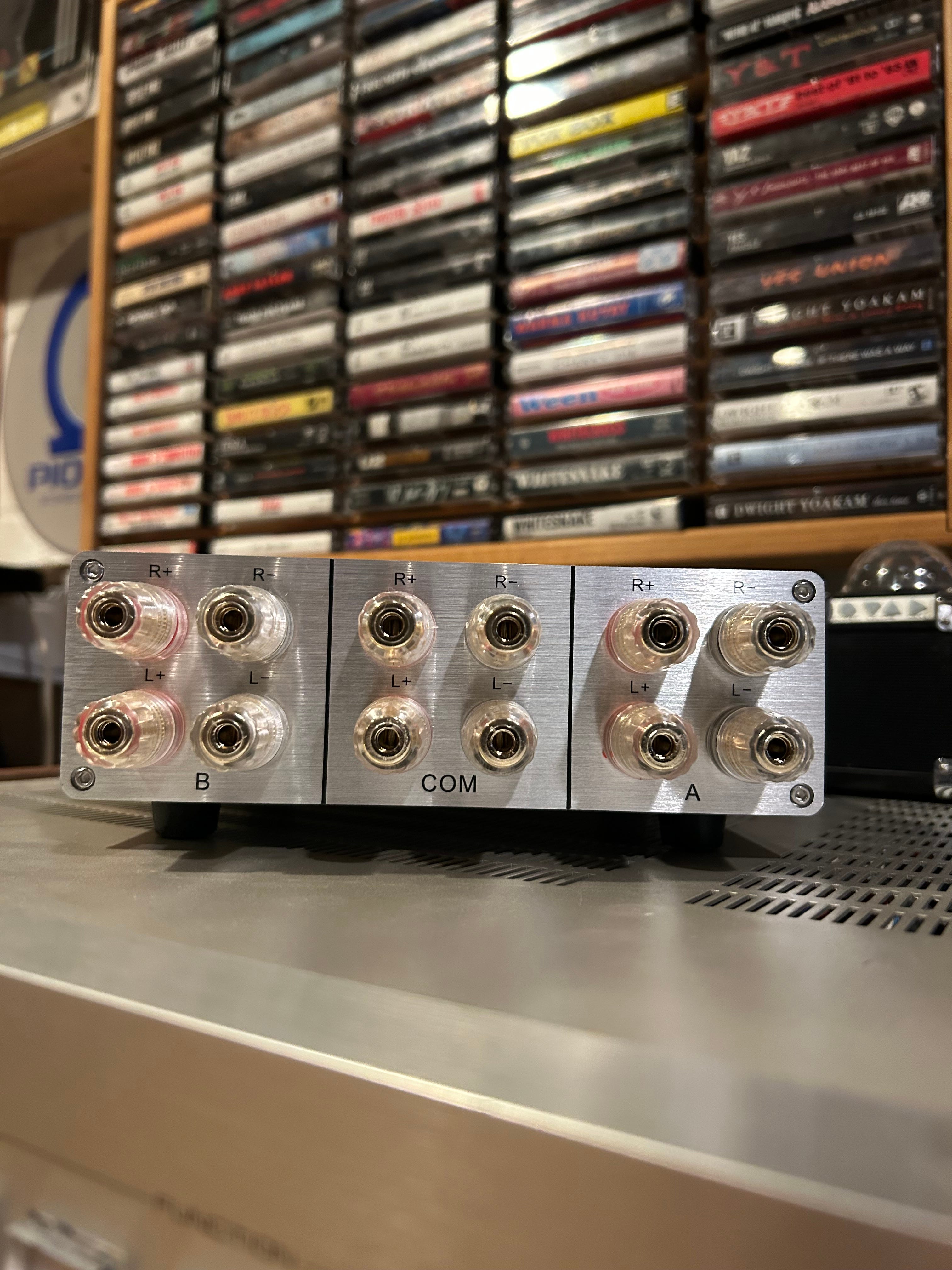 Out Hifi Stereo RCA Source Input Signal Switcher Switch Distributor ...