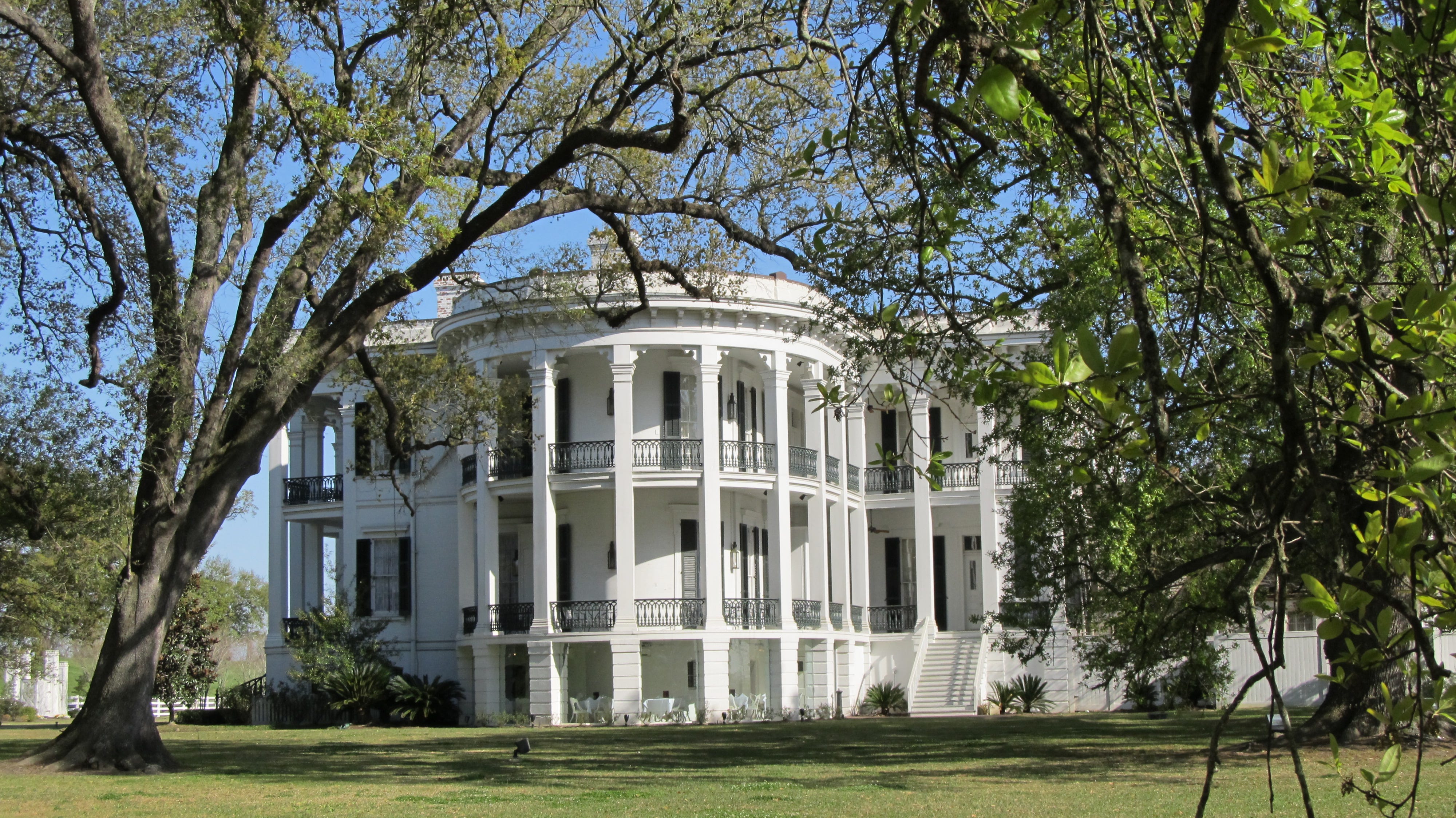 A Southern Landmark Lost: Nottoway Plantation Destroyed By Flames