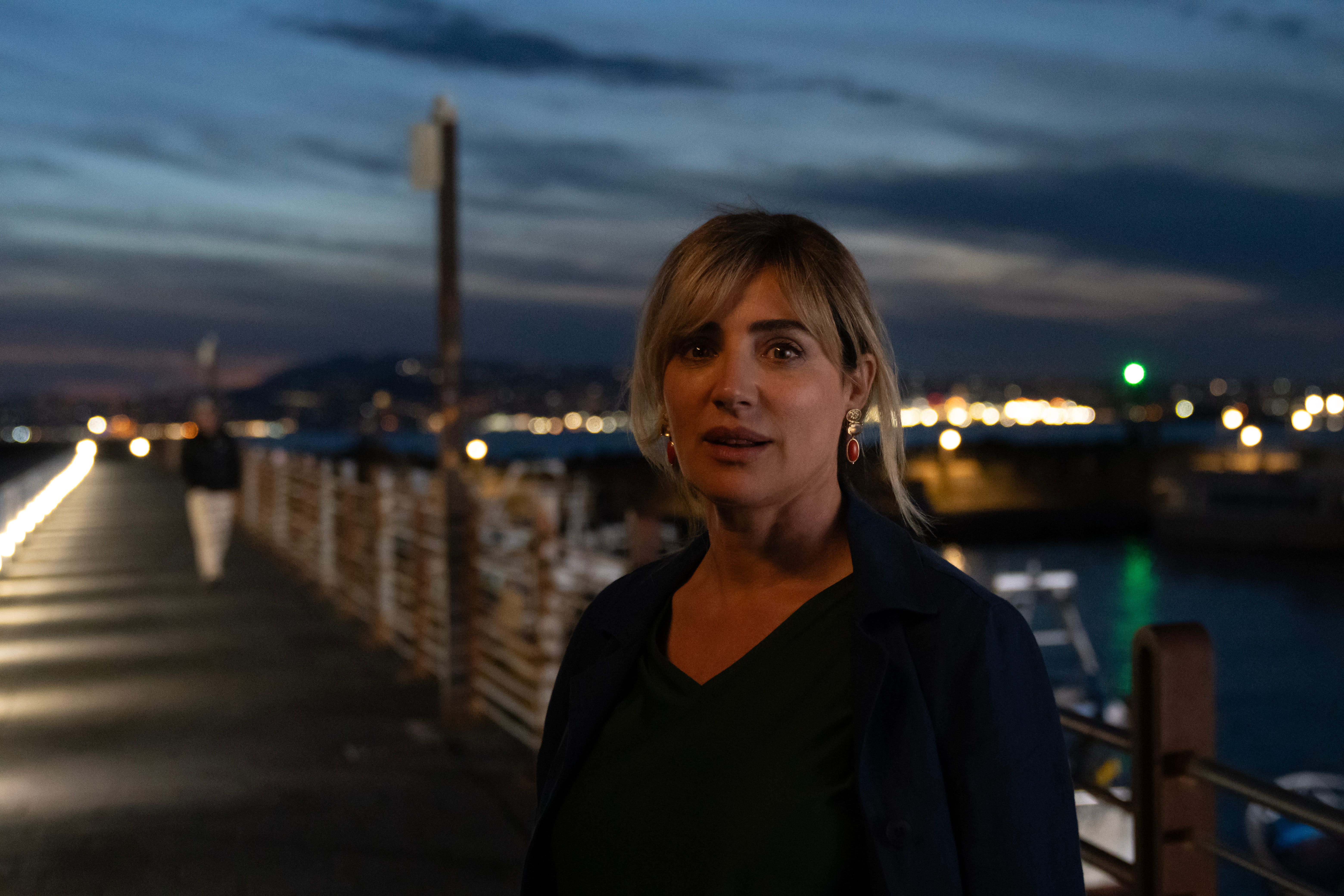 Luisa Ranieri, La (super) Preside | Le "Rooms" di SLAP | Il camino che ...