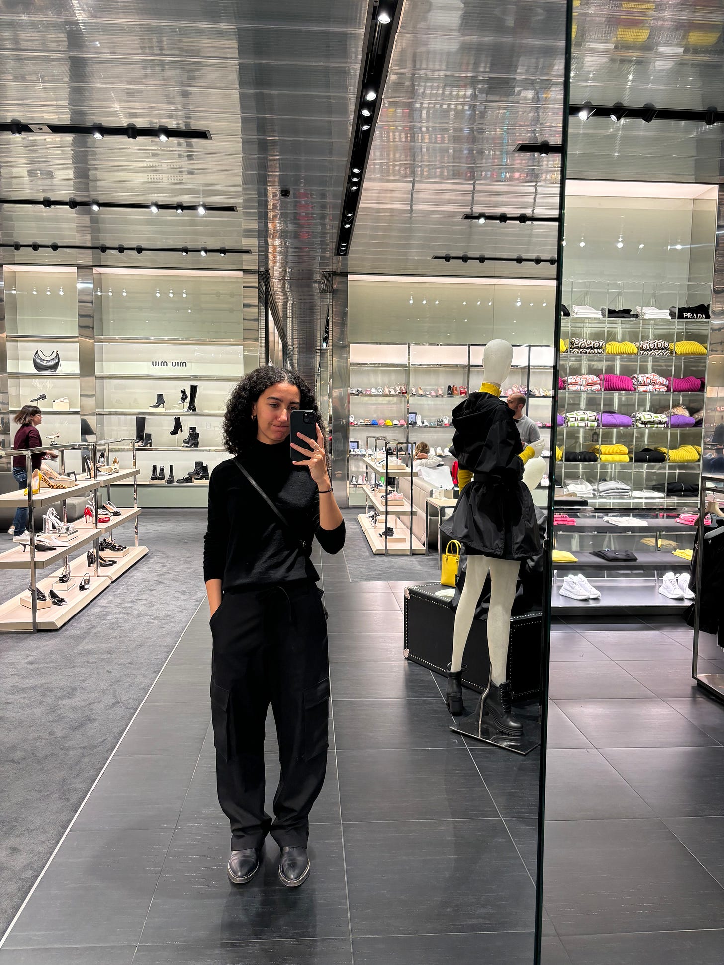 difference between prada and prada outlet