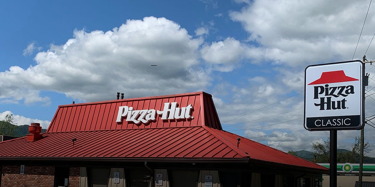 Pizza Hut Classic brings back the glory days of dine-in Pizza Hut ...