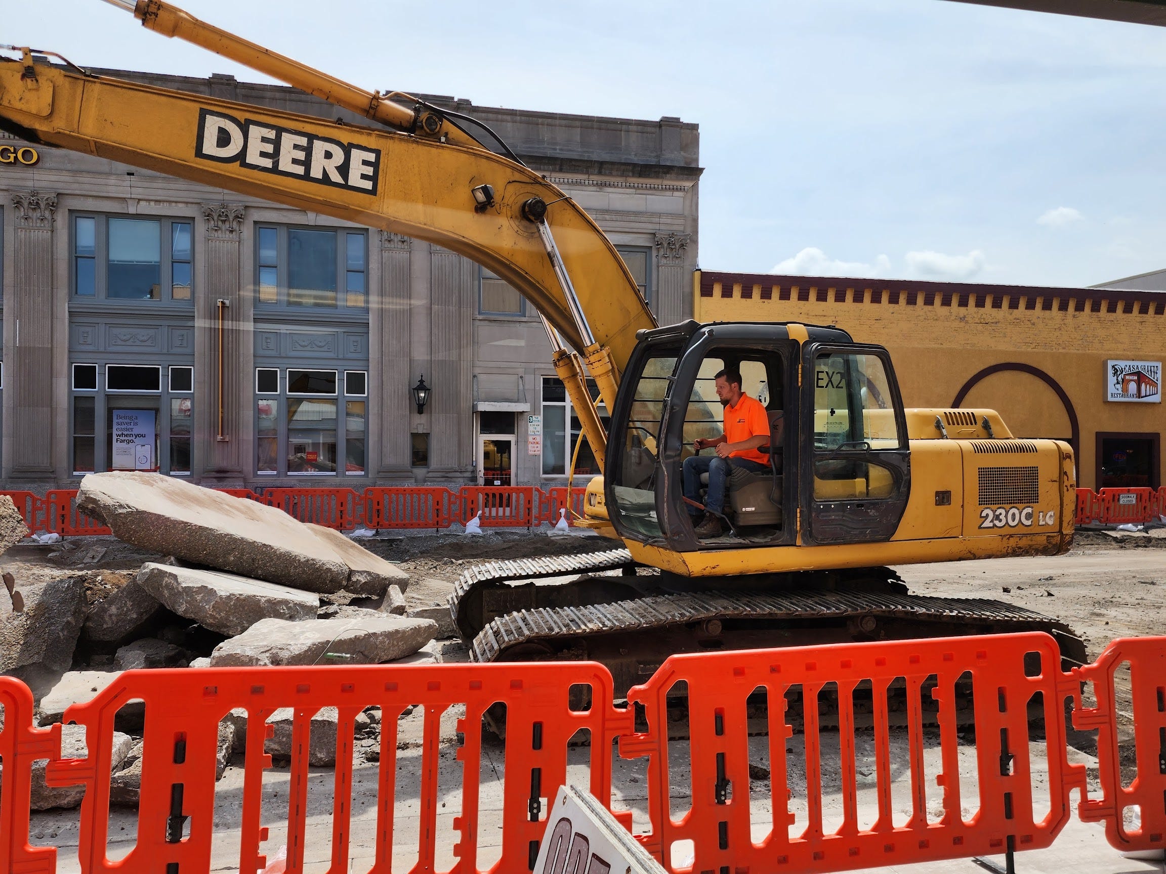 Democratic Elites Gather at Luxury Hotels to Learn How to Win Back ...