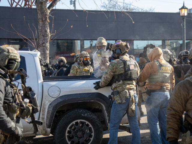 US Citizens Stand Their Ground With Rifles