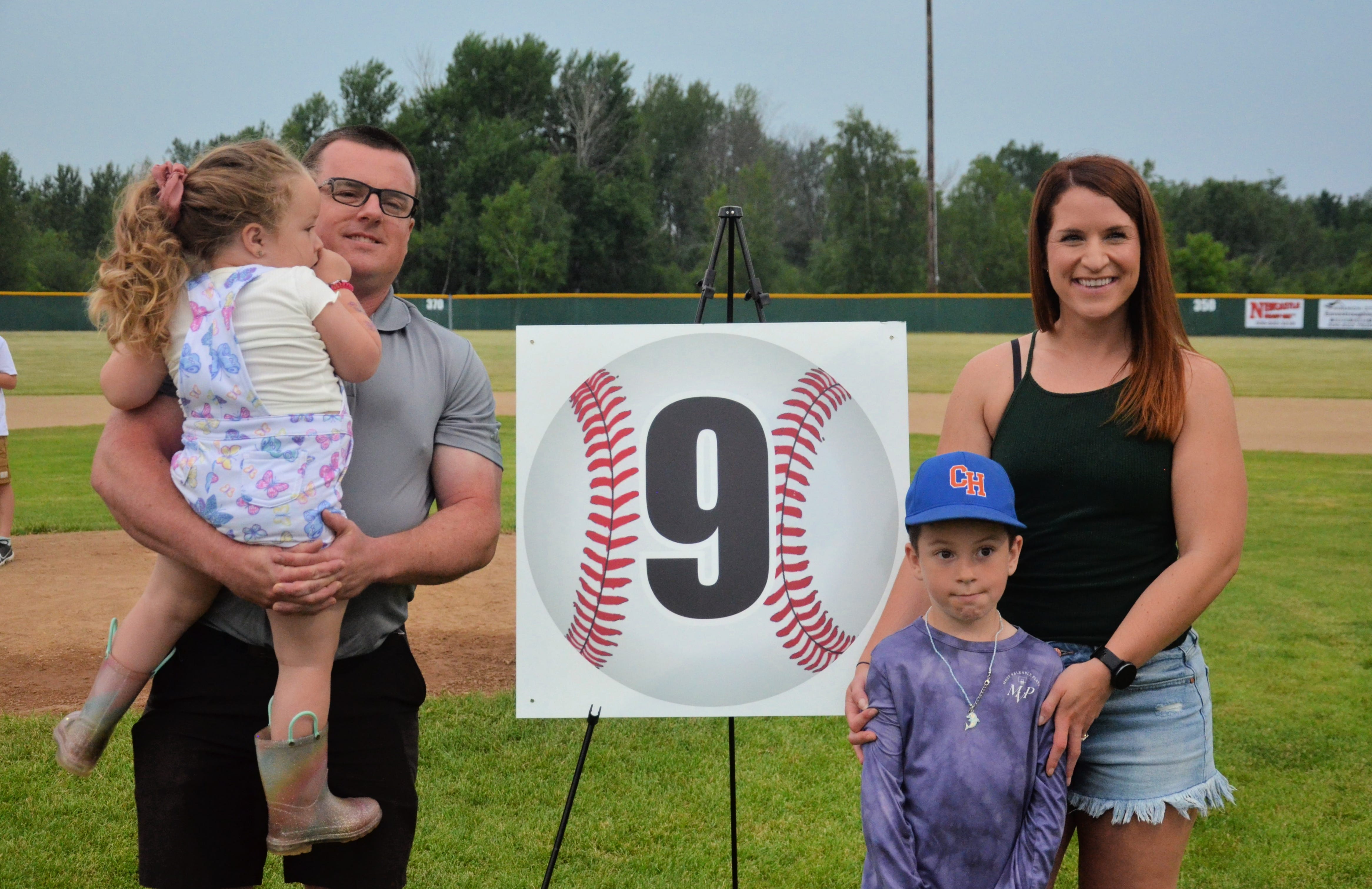 Pre-game ceremony celebrates former Tigers